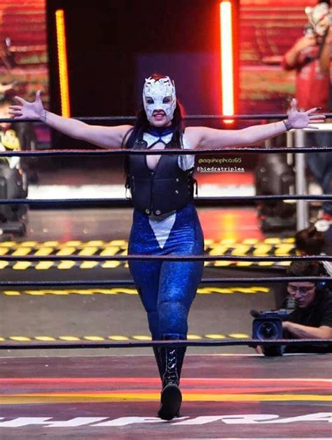 La Hiedra Female Wrestlers Luchador Ezekiel