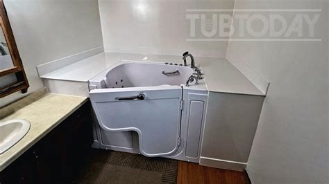 Handicap Accessible Transfer Walk In Bathtub Installation Tubtoday