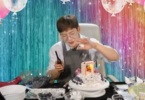 직접 만든 블루베리 케이크로 축하하다가 과자에 불 붙음 인스티즈instiz 이슈 카테고리