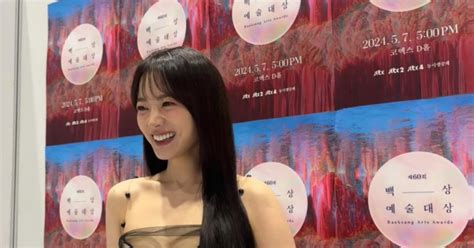 천우희 은근한 시스루 드레스 입고 백상 나들이