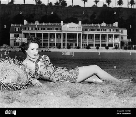 Piper Laurie 1951 Swimsuit Pin Up Pose On Santa Monica Beach With The