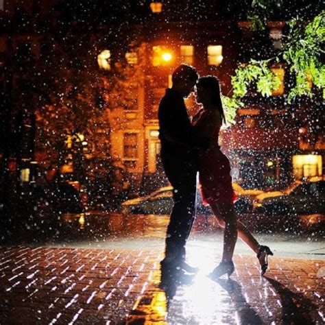 ۲۵ عکس برف در شب؛ عکس های عاشقانه‌ برفی ستاره