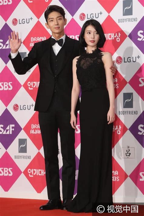 Sbs演技大賞：李敏鎬比心超有愛 Iu挎李准基現身撒狗糧 每日頭條