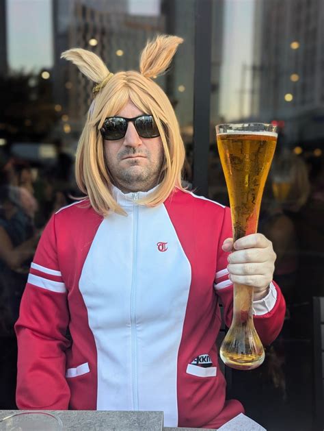 트레이닝복을 입은 나리타 탑 로드  우마무스메 말딸 에펨코리아