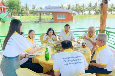 ឧកញ៉ា តែ តាំងប៉ និងឧកញ៉ា ស៊ីន ឃីម រៀបចំពិធីជួបជុំ ពិសារអាហារសាមគ្គីជាមួយសមាជិក