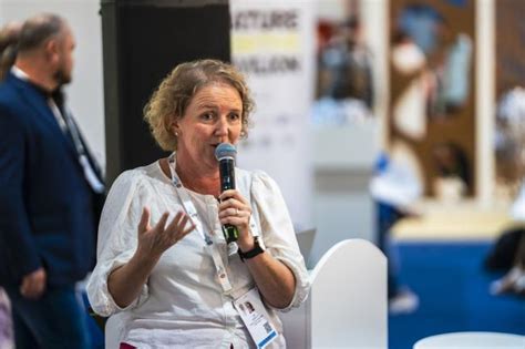 Libby Sandbrook The Collaborative Initiative On Invasive Alien Species Iucnbusinesssummit