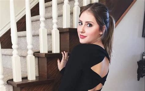 Reasons Behind The Fame Of Instagram Model Claire Abbott Instagram