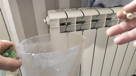 Как спустить воздух из батареи краном Маевского Youtube