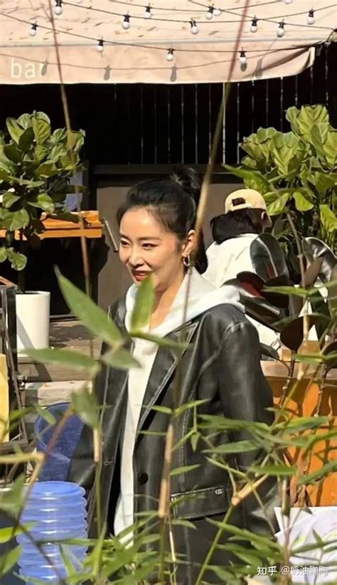 网友偶遇陈妍希高叶拍戏41岁陈妍希和36岁高叶娃娃脸PK御姐脸 知乎