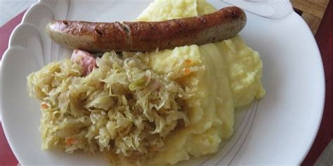 Thüringer Bratwurst Mit Kartoffelpüree Und Sauerkraut Rezepte And Tipps