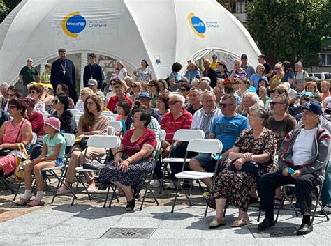 Перша церква у Бучі перейшла до ПЦУ як це було ФОТО Читайте на Ukr Net