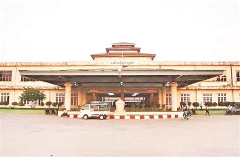 ရန်ကုန် မော်လမြိုင် အစုန်၊ အဆန် ရထားနှစ်စင်းပြေးဆွဲခြင်းကို ယာယီရပ်နားထား လက်မှတ်ခငွေများကို ပြန