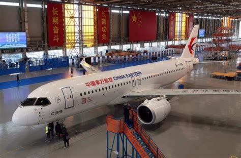 中国首架国产喷气式客机c919交付 网帖翻译 龙腾网
