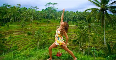 Vaginal Kung Fu Expert Shows You How To Lift Weights Using Just Your