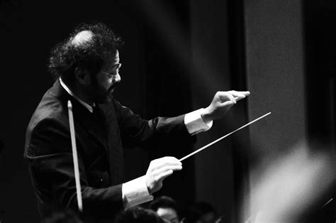 演奏指挥儿童手势大山谷图库