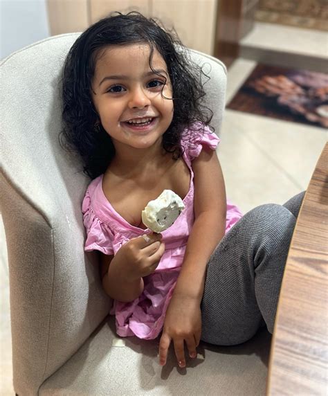 ‎آرزو بانو‎ ‎این عکسو خیلی یهویی گرفتم ازت در حالی که باهم رفتیم کلی