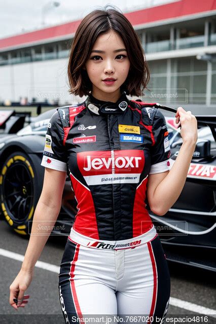 カーレースのドライバーの女性の写真・画像素材 Snapmart（スナップマート）