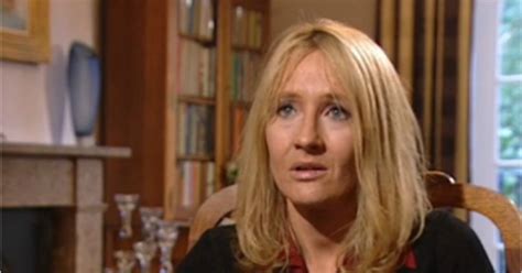 조앤 롤링의 외도 추리소설 작가로 몰래 변신