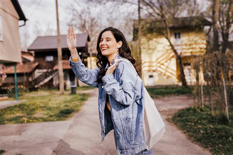 재사용 가능한 면 에코 생산 가방과 과일 야채를 쇼핑 하는 여성 제로 폐기물 라이프스타일 컨셉 가방에 대한 스톡 사진 및 기타