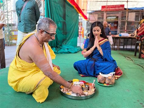 pooja kale seeks blessings of kolhapur s mahalaxmi devi