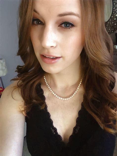 Pretty Girl Taking A Selfie Sexy Modelos Famosas