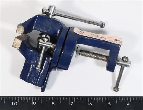 Small Highly Adjustable Vice