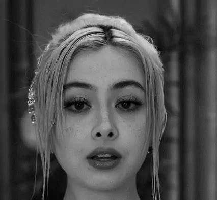 Chloe Surreal Wiki Bio Net Worth Boyfriend Height Age More