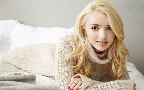 Hd Smiling Blonde Peyton List Wallpaper Download Free 149710