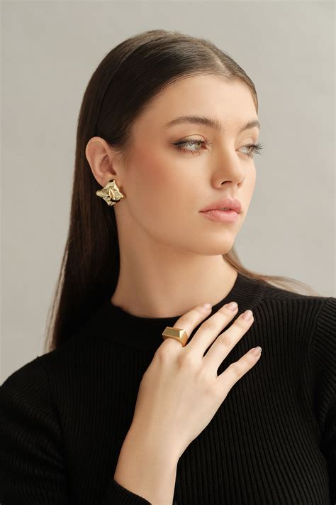 Gold Ring Arg W23 10 Mbasics By Mariab Pk