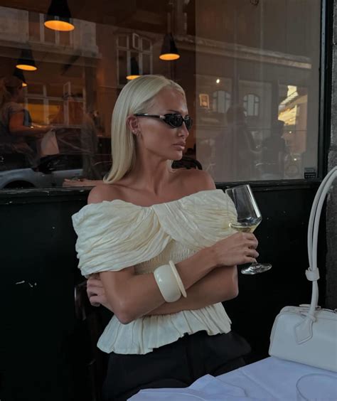 Bionda Bionda Added A New Photo