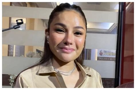 Jenguk Di Penjara Lolly Bawa Bunga Untuk Nikita Mirzani Di Hari Ulang Tahun Poskota