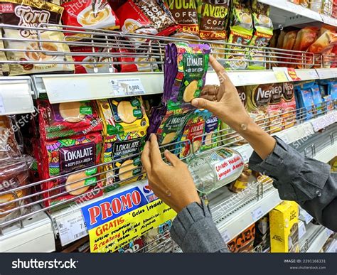 105 Imágenes Fotos De Stock Objetos En 3d Y Vectores Sobre Hand Selecting Item In Supermarket