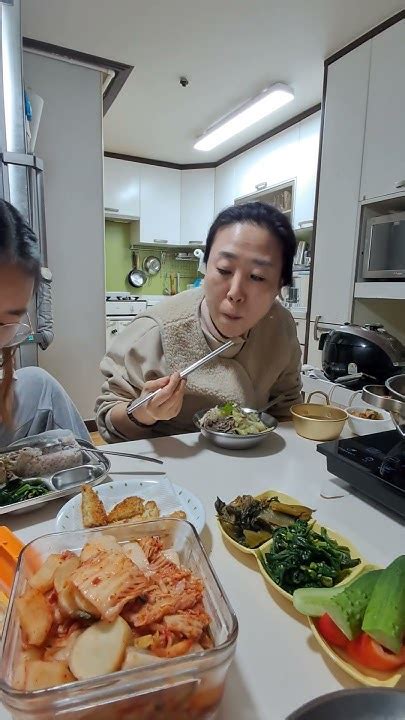 토끼와 닭 저녁밥 Youtube