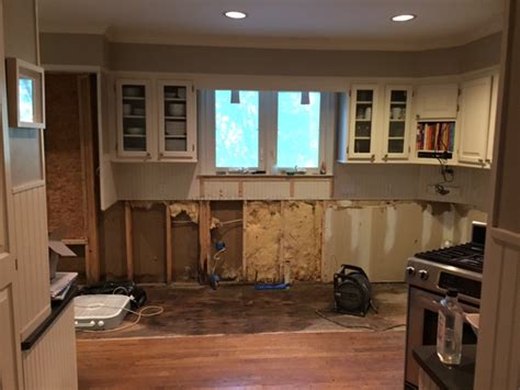 Guest Post By Melissa Mahanes Bin There Dump That The Life Bacon On The Bookshelf