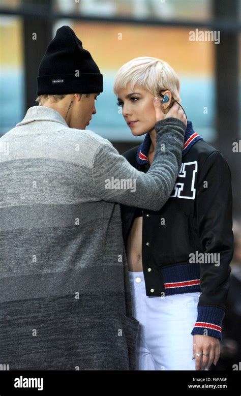 New York Ny Usa Th Nov Justin Bieber Halsey On Stage For Nbc Today Show Concert
