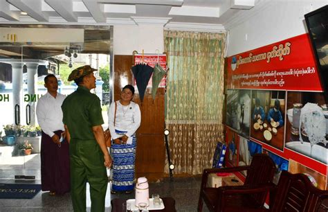 ဒုတိယဗိုလ်ချုပ်ကြီး လူအေးနှင့် တာဝန်ရှိသူများ ကျောက်ဖြူမြို့ သန့်ရှင