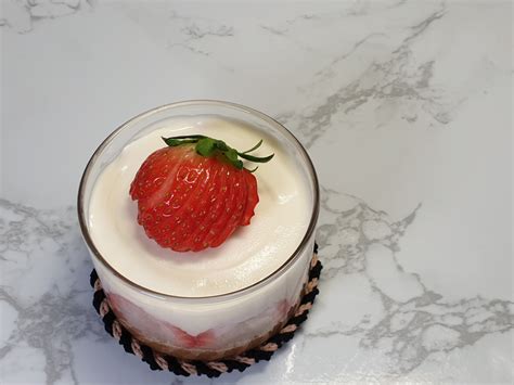 오븐이필요없는 딸기가 들어간레어치즈케이크