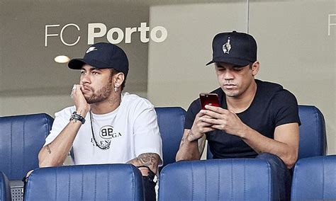 Neymar To Return To Psg Training On Wednesday After Two Months Out With Foot Injury Daily Mail