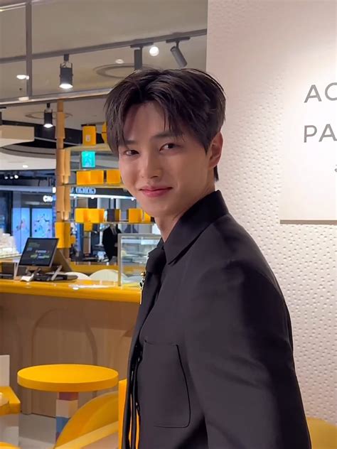 [잡담] 오늘 송강 얼굴 또 레전드네 인스티즈 Instiz 드영배 카테고리