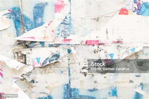 찢어지고 오래된 거리 포스터 배경 추상적 인 종이 콜라주 질감 간판에 대한 스톡 사진 및 기타 이미지 간판 그런지 이미지 기법 더러운 Istock
