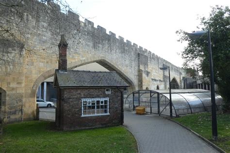 City Walls Railway Station Entrance DS Pugh Cc By Sa 2 0 Geograph