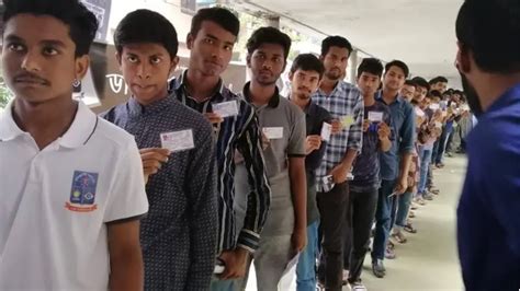 Shrobona Shafique Dipti Naveeda Khan And Bareesh Hasan Chowdhury How To Capture A University