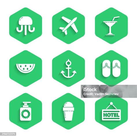 닻 설정 와플 콘에 아이스크림 호텔 텍스트가 있는 간판 플립플롭 자외선 차단제 스프레이 병 수박 마티니 유리 및 해파리 아이콘 벡터 공란에 대한 스톡 벡터 아트 및 기타