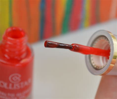 Urban Fashionista: Смородиновый сок: лак для ногтей Collistar Gloss ...