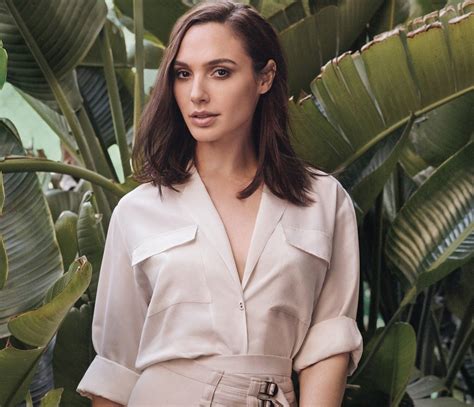 2k Actresses Israeli Face Brown Eyes Gal Gadot Black Hair Model