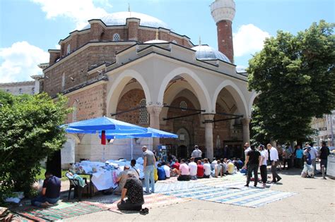 Благотворителен базар в София подкрепи честванията на 100 годишнината на ДУ НЮВВАБ