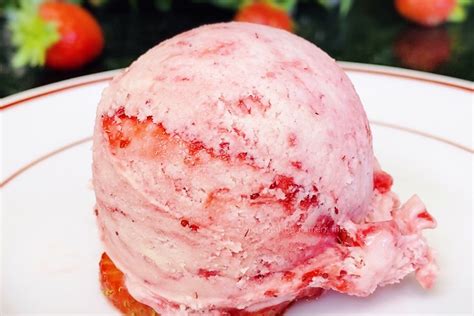 ไอศครีมสตรอเบอร์รี่ เก็บสตรอเบอรี่ปลูกด้วยน้ำทำไอติม Strawberry Ice Cream ไอศครีมสตรอเบอร์รี่