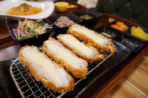 Mark 모두들 쉿 마커의 Top Secret들이 공개된다구요 하나 마커는 인도네시아 자사 공장에서의 자체 단체복 생산을 통해 다른 기존 단체복 브랜드들과는