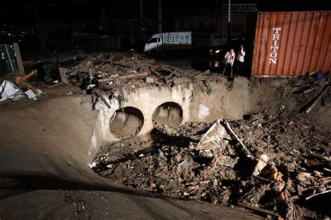 Үерийн улмаас дөрвөн хүн нас барсны хоёр нь хүүхэд байжээ