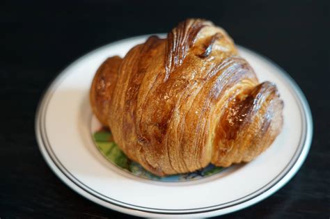 춘천청년 ️춘천 만천리 자유빵집 골목길에 자리한 프랑스 빵집 앙버터 크로와상 프레첼 등